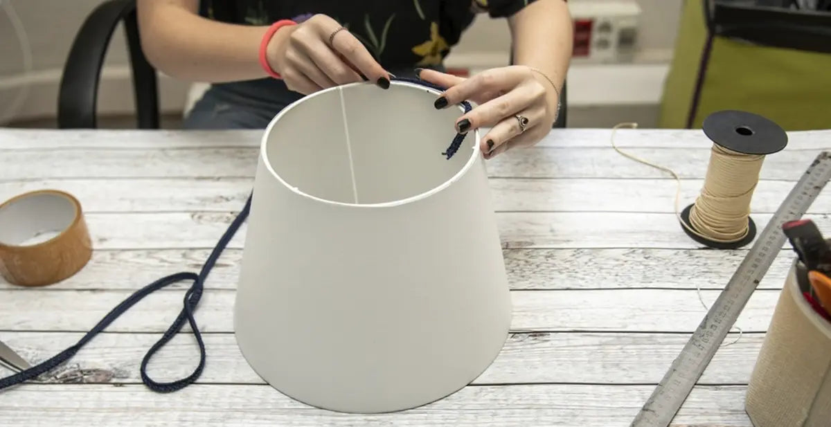How to Measure a Lampshade: With Pictures